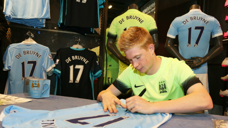 Selfies and signatures: KDB meets the fans