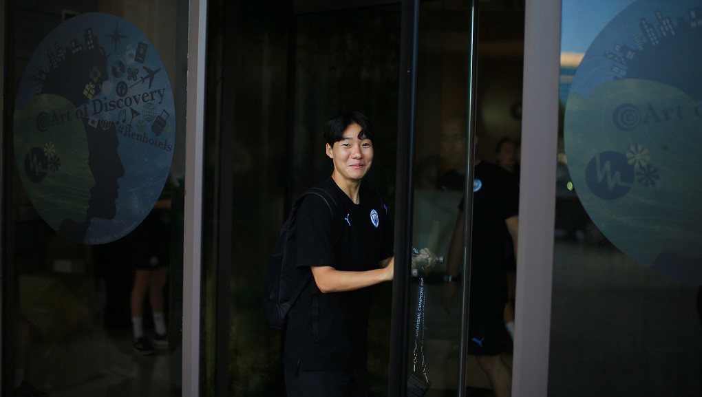 Lee Geum-Min: Initiation dance!