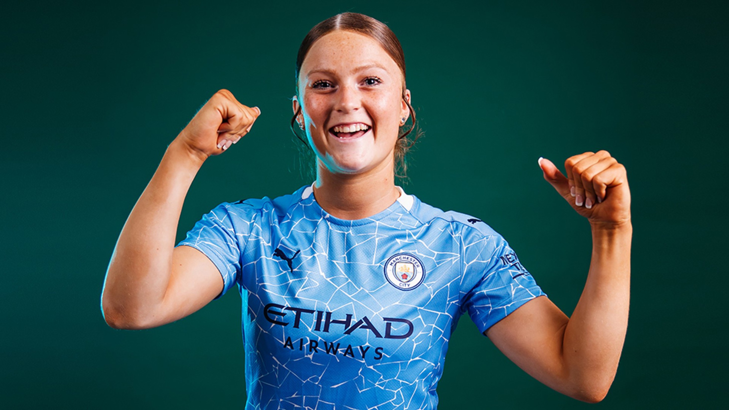 Ruby Mace's signing in pictures