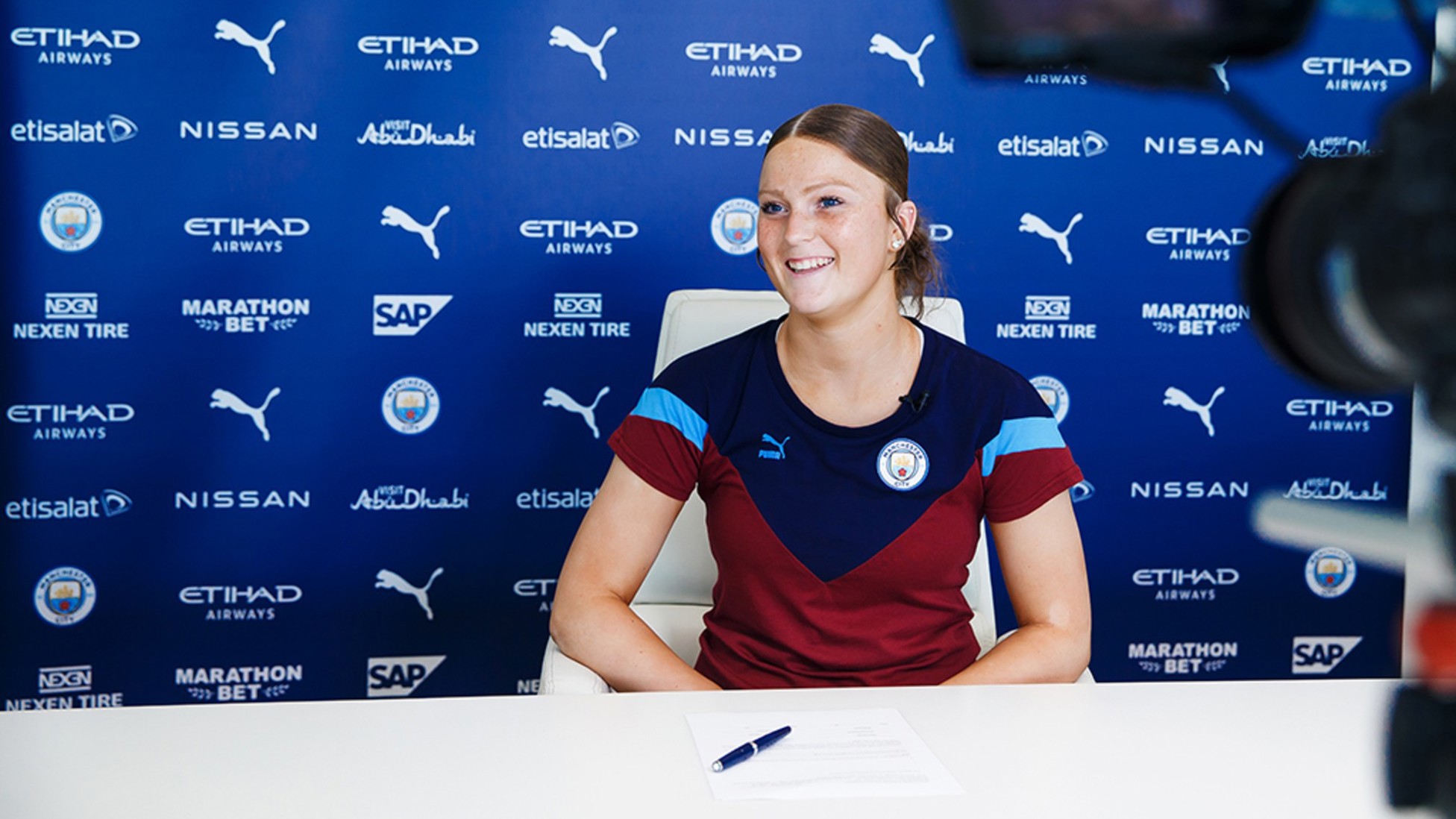 Ruby Mace's signing in pictures